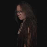 Loop | Lili Kővári